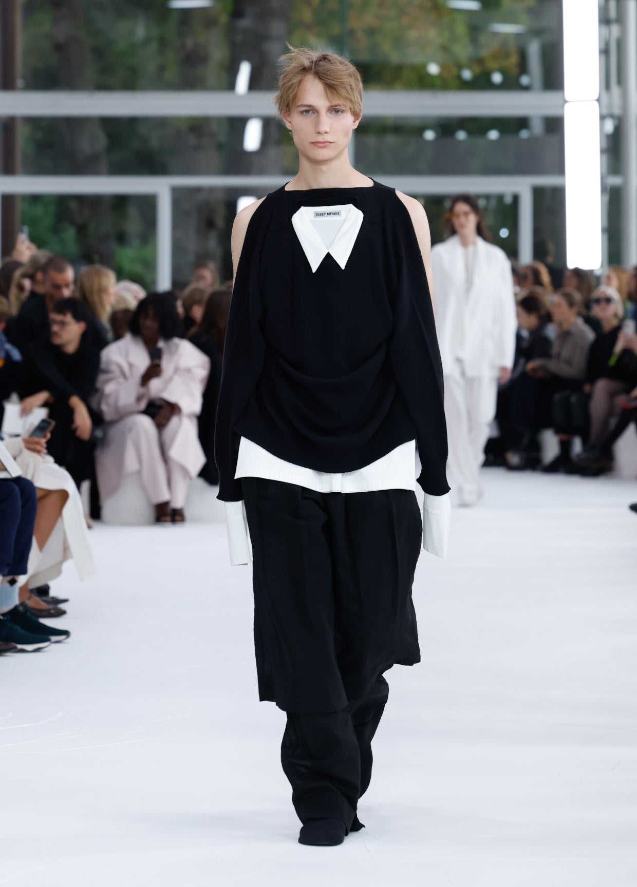 ISSEY MIYAKE SPRING SUMMER 2025 COLLECTIONS 33 – ISSEY MIYAKE ONLINE STORE