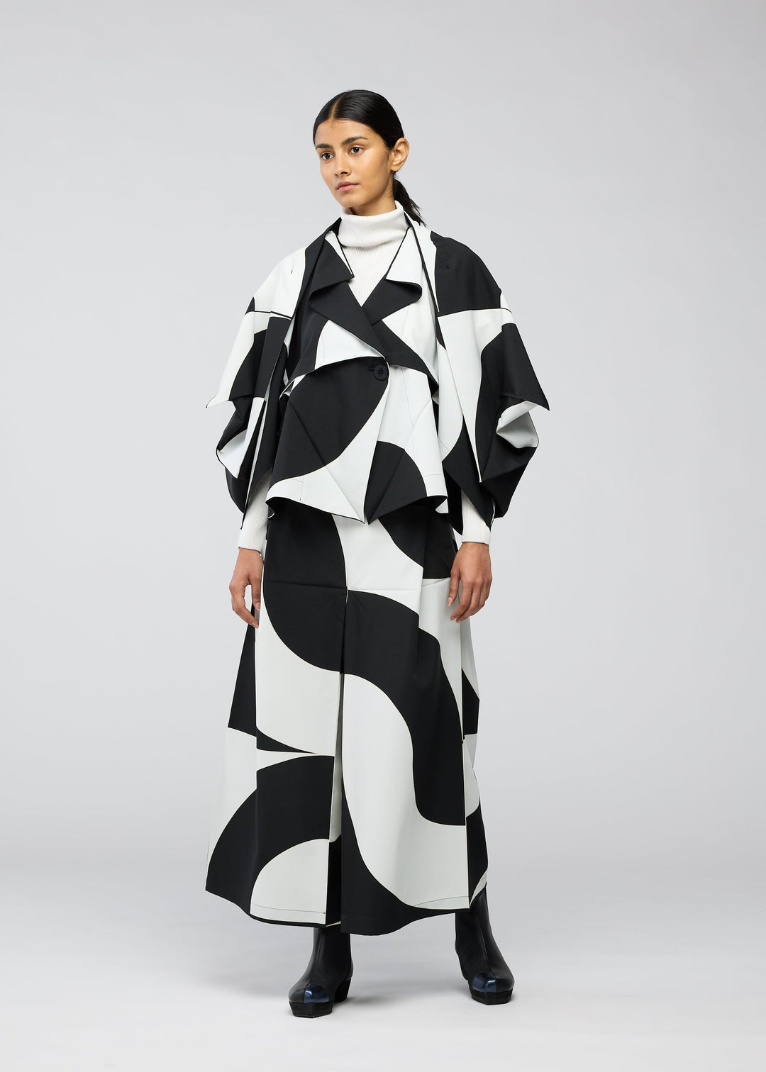 WOMEN / Jackets & Coats – ISSEY MIYAKE ONLINE STORE