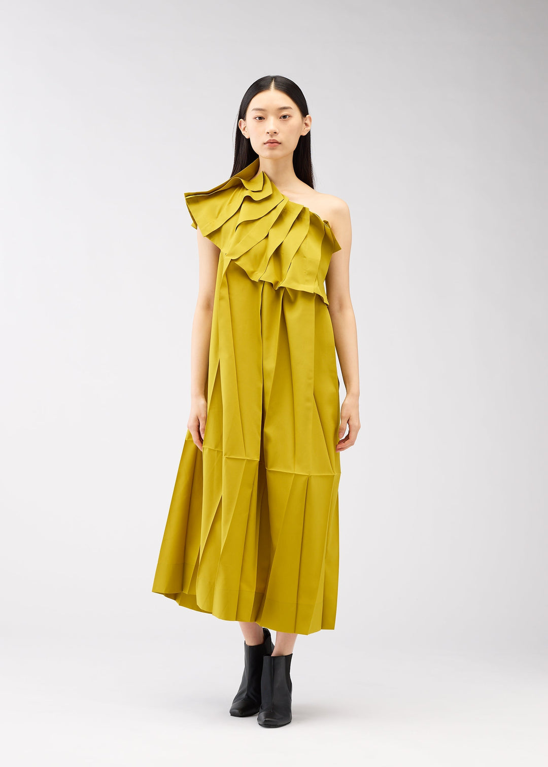 WOMEN / DRESSES – ISSEY MIYAKE ONLINE STORE